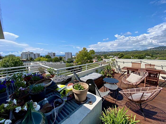 Appartement à vendre - Antibes, Antibes-les-Pins, Trianon, Le Fournel, Peyregoue - 4 pièces - 3 chambres