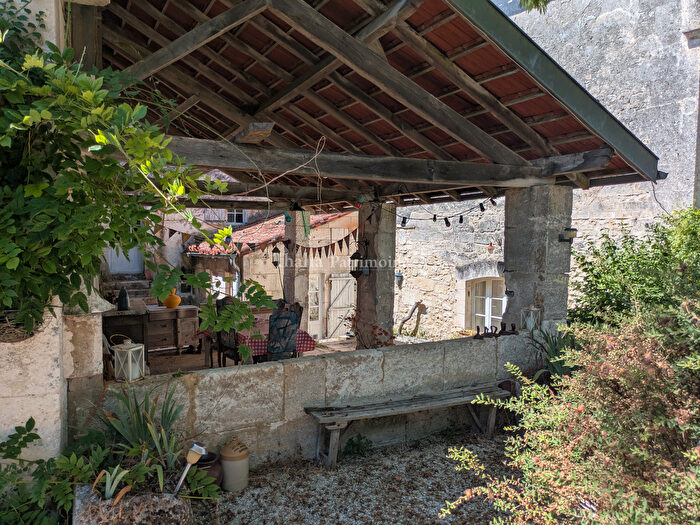 Maison 8 pièces à vendre à Léguillac-de-Cercles