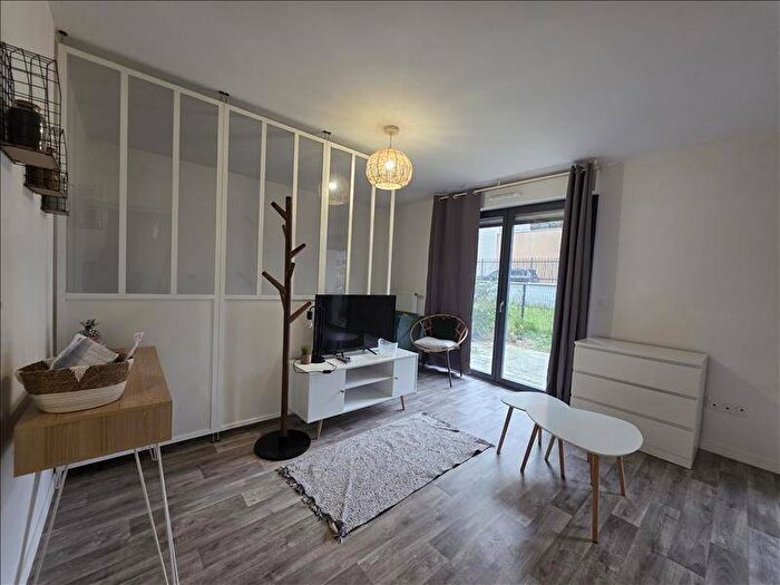 Appartement à louer - Noue Caillet-Terre Saint Blaise-Les Mérisiers, Bondy - 1 pièce
