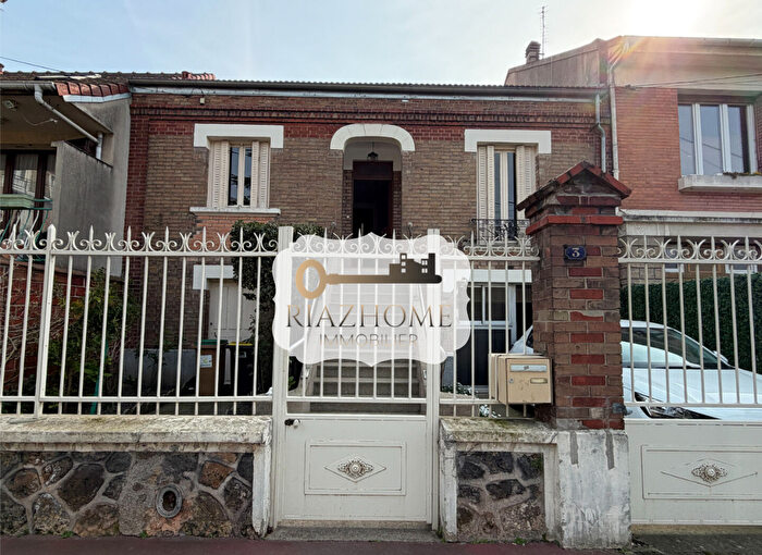 Maison à vendre - La Courneuve, Quatre-Routes, Rateau - 4 pièces - 2 chambres