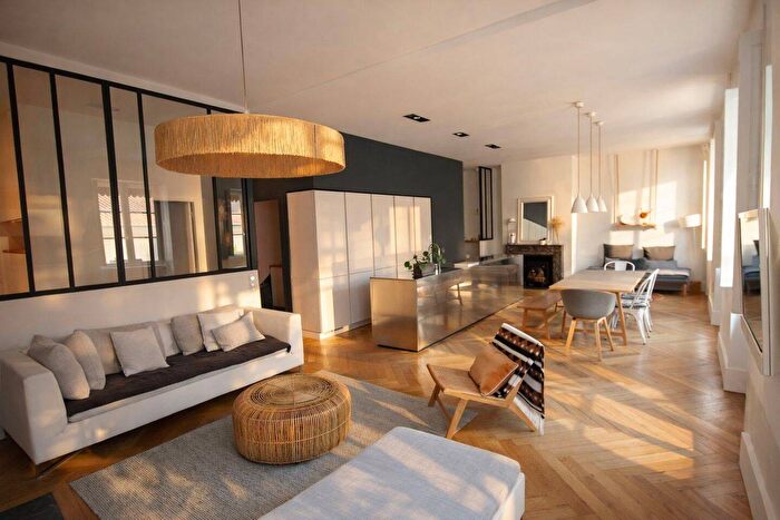 Appartement à louer - Ainay, Lyon ème arrondissement - 5 pièces - 3 chambres