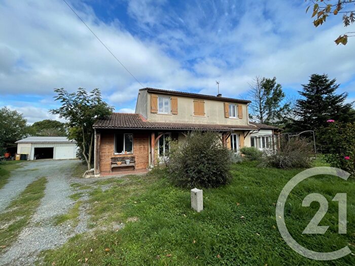 Maison à vendre - Les Églisottes-et-Chalaures - 8 pièces - 4 chambres