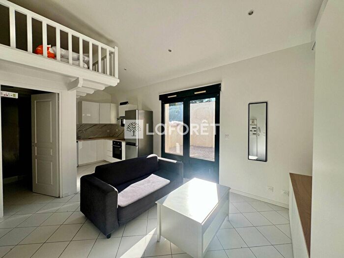 Appartement à louer - Val Notre Dame-La Tour Billy, Argenteuil - 1 pièce