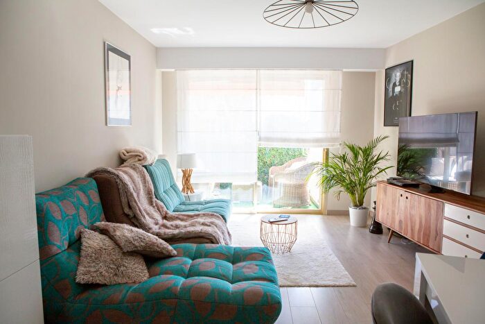 Maisons à vendre et appartements à louer - 1