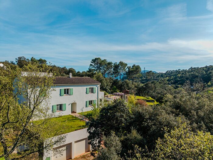 Maison à vendre - Méounes-lès-Montrieux - 9 pièces - 6 chambres