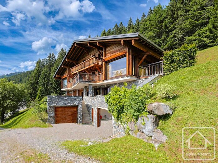 Maison 8 pièces à Châtel, à vendre
