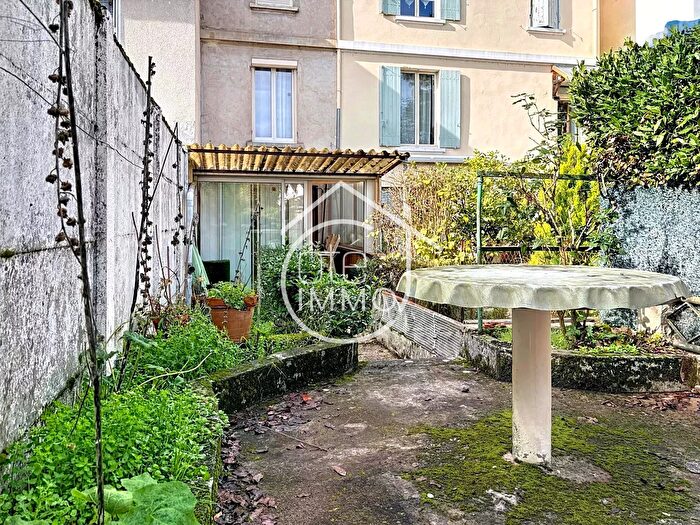Maison à vendre - Sainte-Foy-la-Grande - 5 pièces - 3 chambres