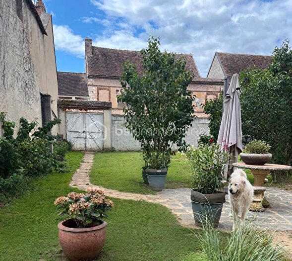 Villeneuve-l'Archevêque : Maison 8 pièces à vendre
