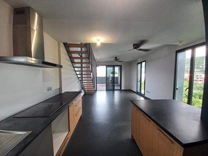 Appartement à louer - Saint-Paul, Centre-ville, Etang - 4 pièces - 3 chambres