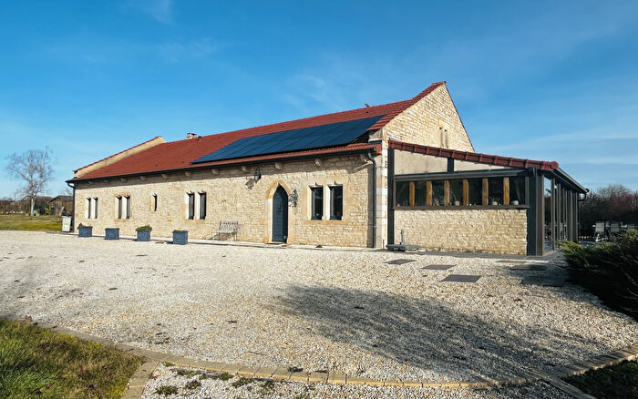 Maison à vendre - Chaume-et-Courchamp - 7 pièces - 4 chambres