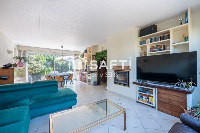 Maison 4 pièces à La Celle-Saint-Cloud, Le Centre, à vendre
