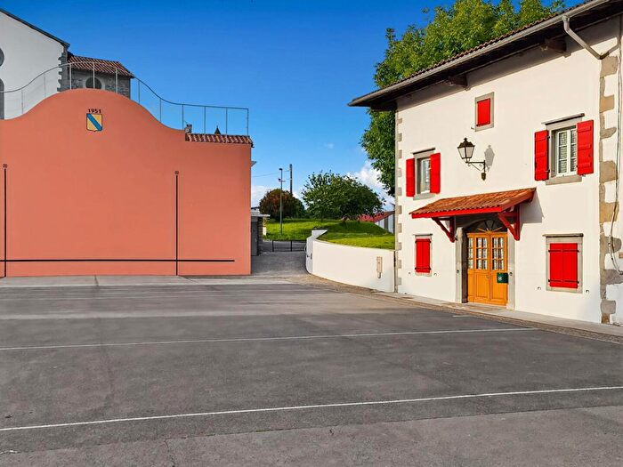 Maison à vendre - Iholdy - 5 pièces - 3 chambres