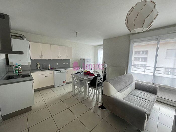 Appartement à louer - Saint Pierre, Thionville - 2 pièces - 1 chambre