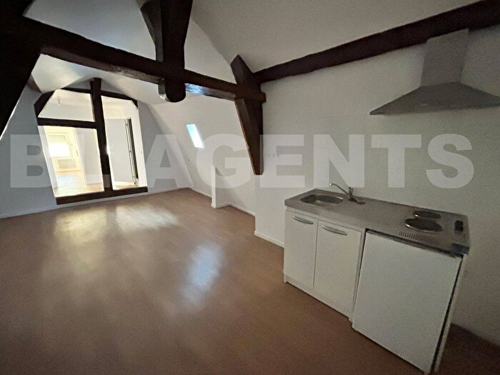 Appartement à louer - Centre Ville, Cosne-Cours-sur-Loire - 3 pièces - 2 chambres