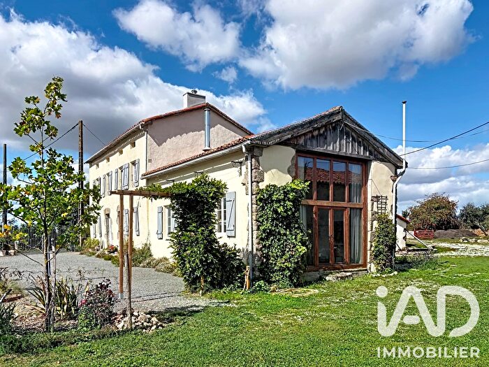 La Chapelle-Saint-Étienne : Maison 8 pièces à vendre