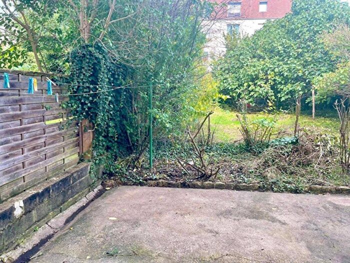 Appartement à louer - Puyrousseau-Les Vergnes-Le Toulon, Périgueux - 2 pièces - 1 chambre