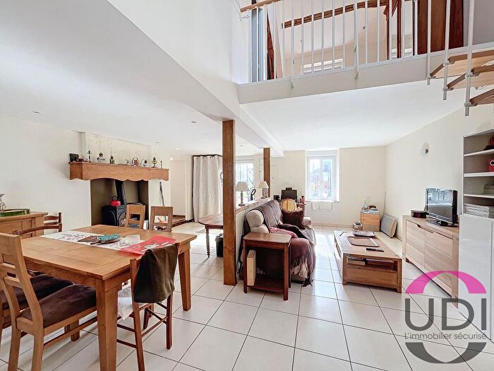 Maisons à vendre et appartements à louer - 1