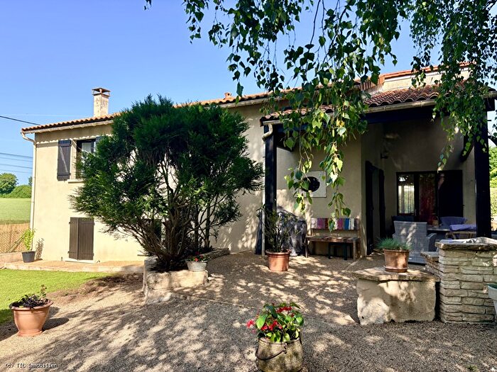 Ruffec : Maison 5 pièces à vendre