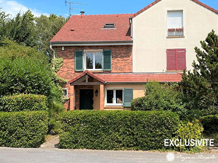 Maison à louer - Saint Léger-Fourqueux, Saint-Germain-en-Laye - 6 pièces - 4 chambres