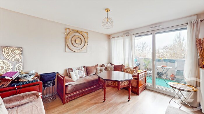 Appartement à vendre - La Courneuve, Centre-ville - 3 pièces - 2 chambres