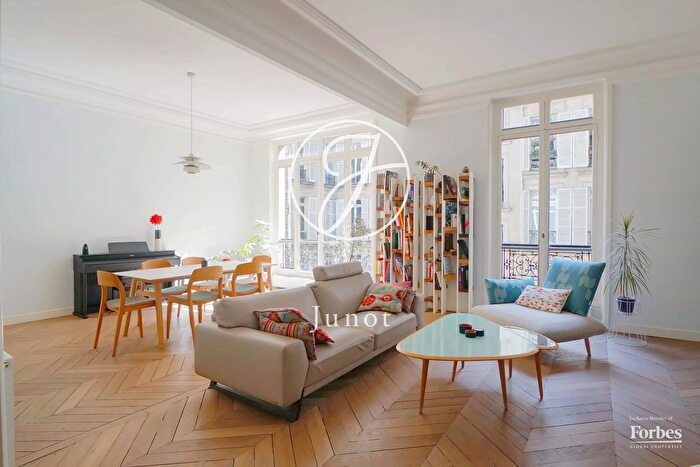 Appartement 5 pièces à Paris 8ème, Europe, à vendre