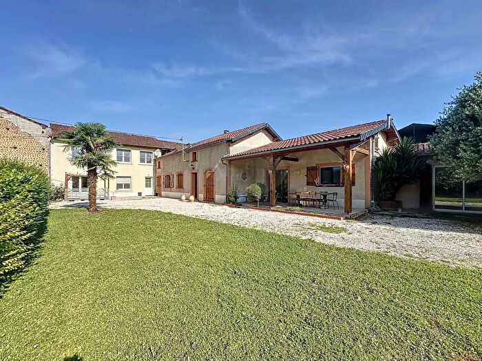 Maison à vendre - Vic-en-Bigorre - 9 pièces - 7 chambres