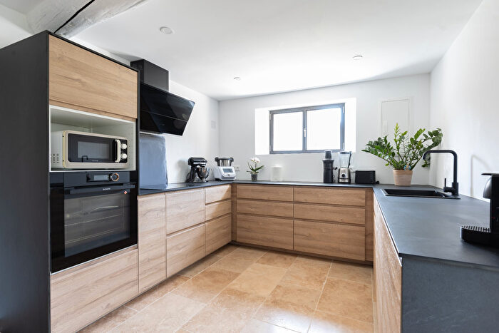 Maison à vendre - Maubec - 3 pièces - 2 chambres