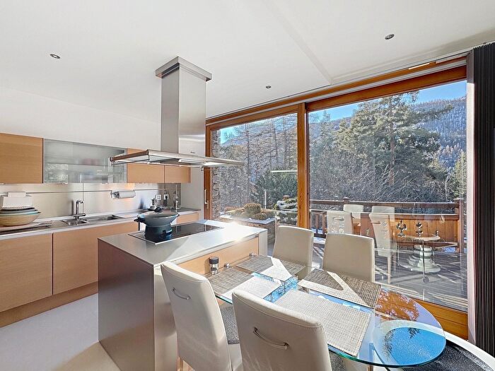 Maison à vendre - La Salle-les-Alpes - 8 pièces - 5 chambres