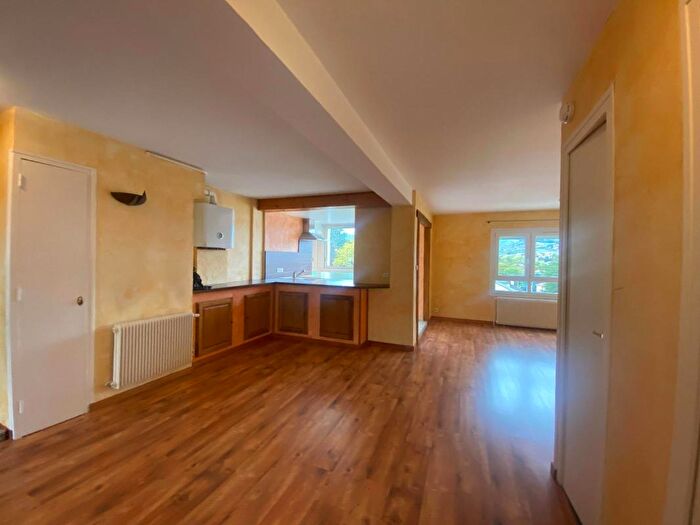 Appartement à louer - Montbrison, Centre-ville - 3 pièces - 2 chambres