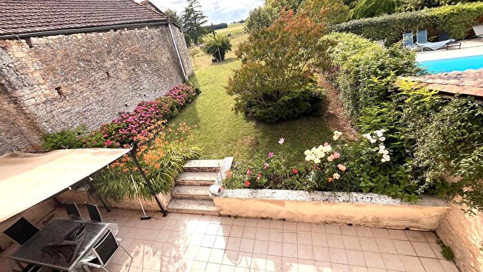 Maison 9 pièces à vendre - Saint-Amant-de-Bonnieure