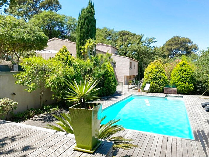 Maison à vendre - Toulon, Le Cap Brun, Le Petit Bois - 6 pièces - 4 chambres