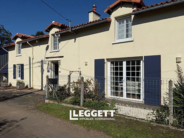 Maison à vendre - Usson-du-Poitou - 10 pièces - 4 chambres