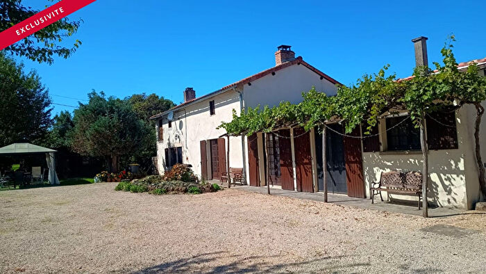 Maison à vendre - Blanzay - 8 pièces - 5 chambres