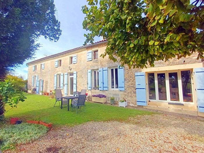 Maison à vendre - Saint-Ciers-du-Taillon - 6 pièces - 4 chambres