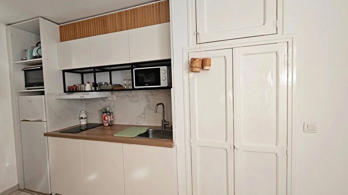 Appartement à louer - Narbonne, Bourg - 2 pièces - 1 chambre