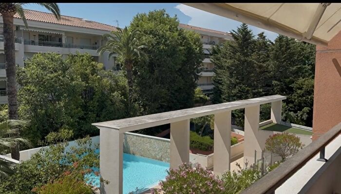 Appartement 3 pièces à vendre - Cannes, Californie Pezou