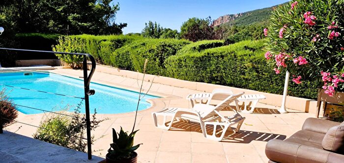 Bagnols-en-Forêt : Maison 5 pièces à vendre
