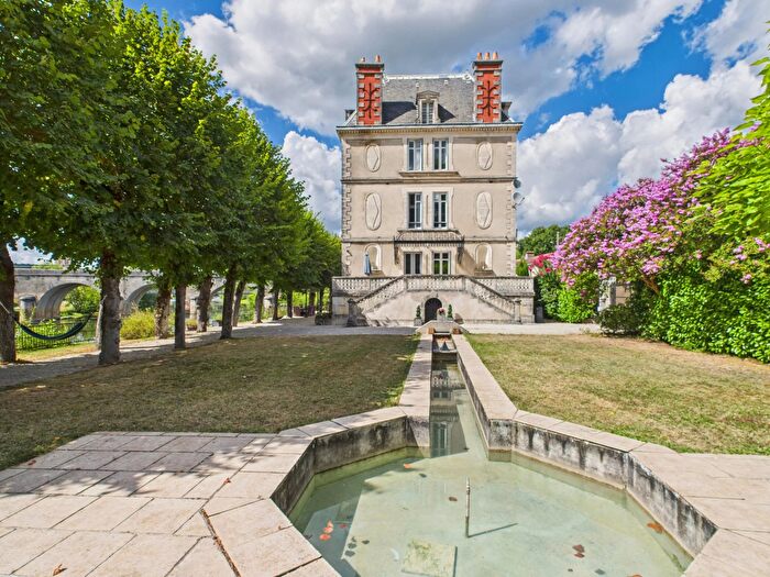 Maison à vendre - Saint-Astier - 10 pièces - 6 chambres