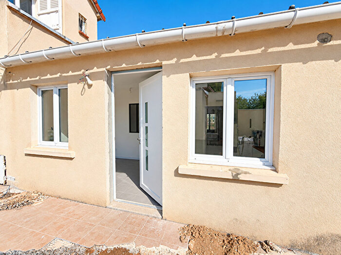 Dammarie-les-Lys, Petit Dammarie, Croix Saint-Jacques : Appartement 1 pièce à louer