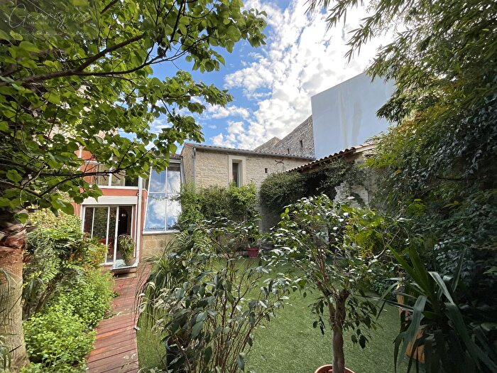 Maison à vendre - Lunel, Centre-ville, Gare - 6 pièces - 5 chambres