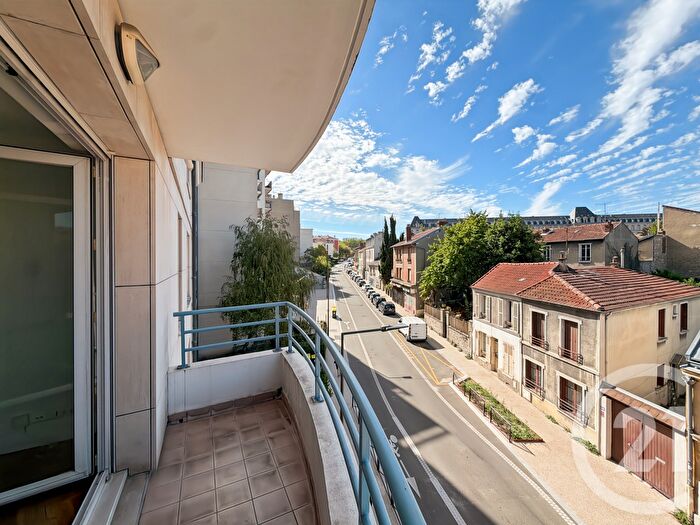 Le Kremlin-Bicêtre, Les Coquettes, Les Plantes : Appartement 2 pièces à louer