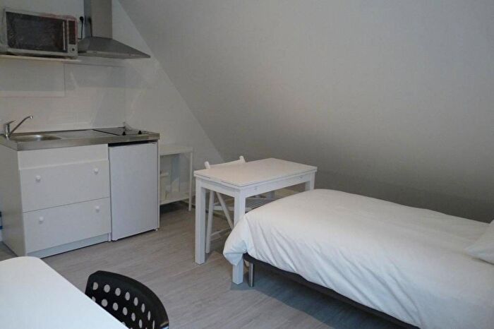 Bas Guichet-Centre Est, Orsay : Appartement 1 pièce à louer