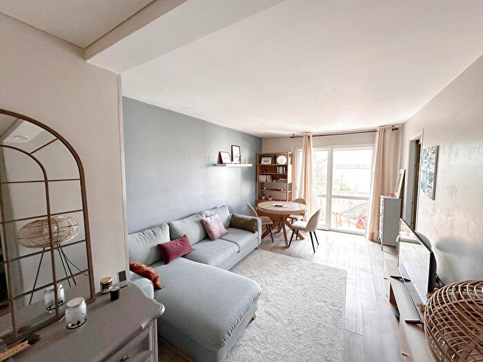 Appartement à vendre - LHaÿ-les-Roses, Petit Robinson - 3 pièces - 2 chambres