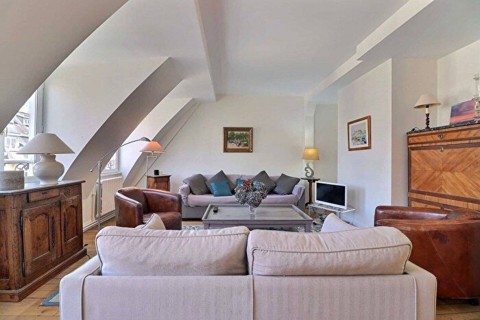 Appartement à louer - Cambronne-Garibaldi, Paris ème arrondissement - 2 pièces - 2 chambres