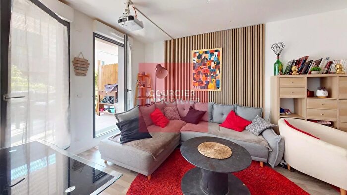 Appartement à louer - Le Mesnil-Saint-Denis - 3 pièces - 2 chambres