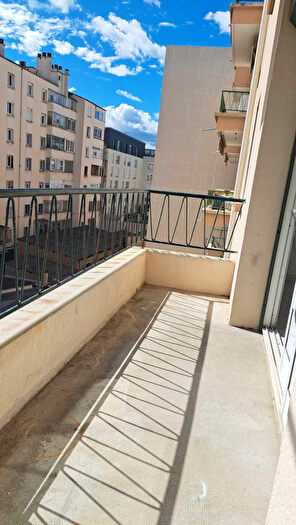 Appartement à louer - Nîmes, Carmes - 4 pièces - 3 chambres