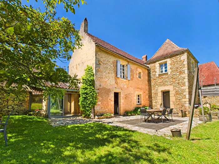 Maison à vendre - Saint-Cyprien - 14 pièces - 8 chambres