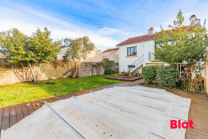 Maison à vendre - Nantes, Saint-Clément, Jardin des plantes, Caserne Lamoricière - 6 pièces - 5 chambres