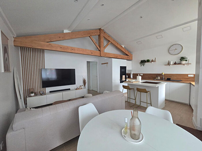 Appartement à vendre - Hendaye, Gare, Joncaux - 3 pièces - 2 chambres