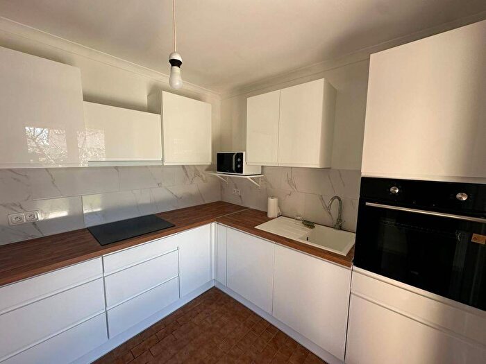 Appartement à louer - Route de Nîmes, Lunel - 4 pièces - 3 chambres